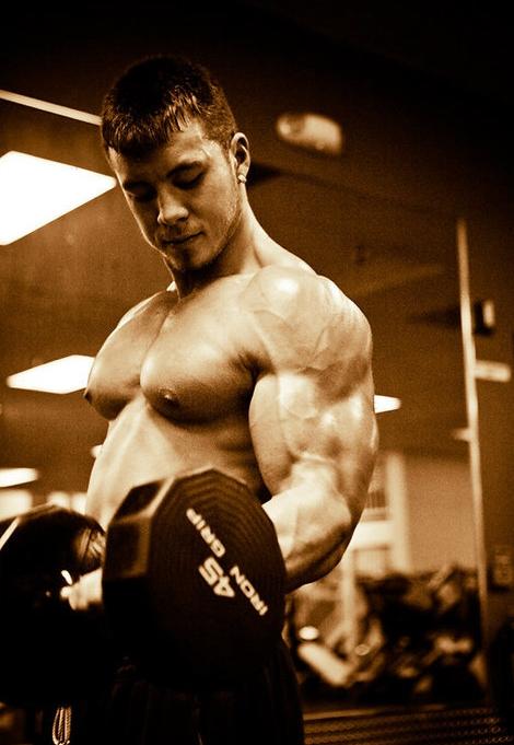 LA PERFECTION FAITE HOMME: MIKE C... 02/02