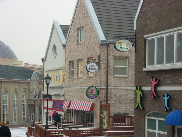 English in Asia, Asia in English: English villages in the British Hills