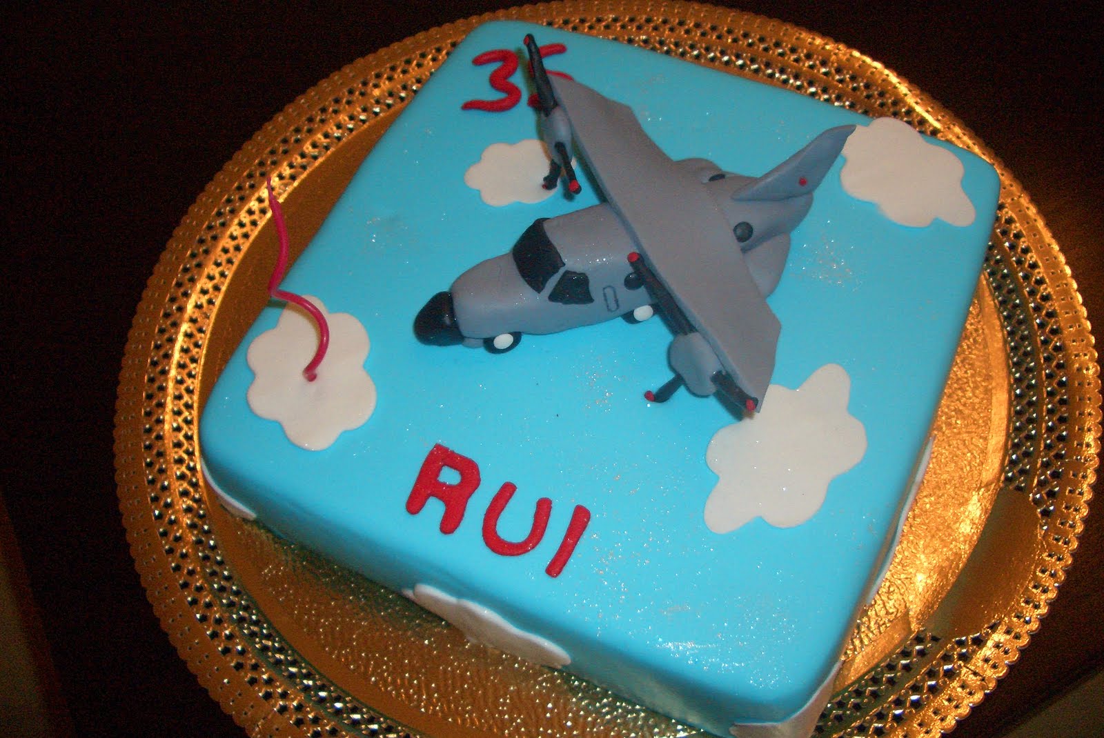 BOLINHOS DA FERNANDA: Bolo avião - plane cake