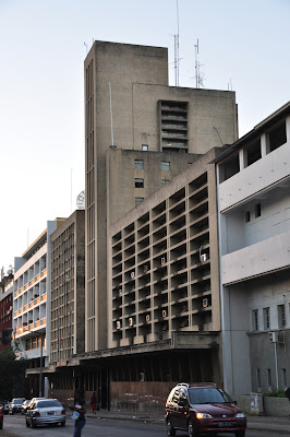 disculpe, su vida le espera...: a sight over and into maputo III