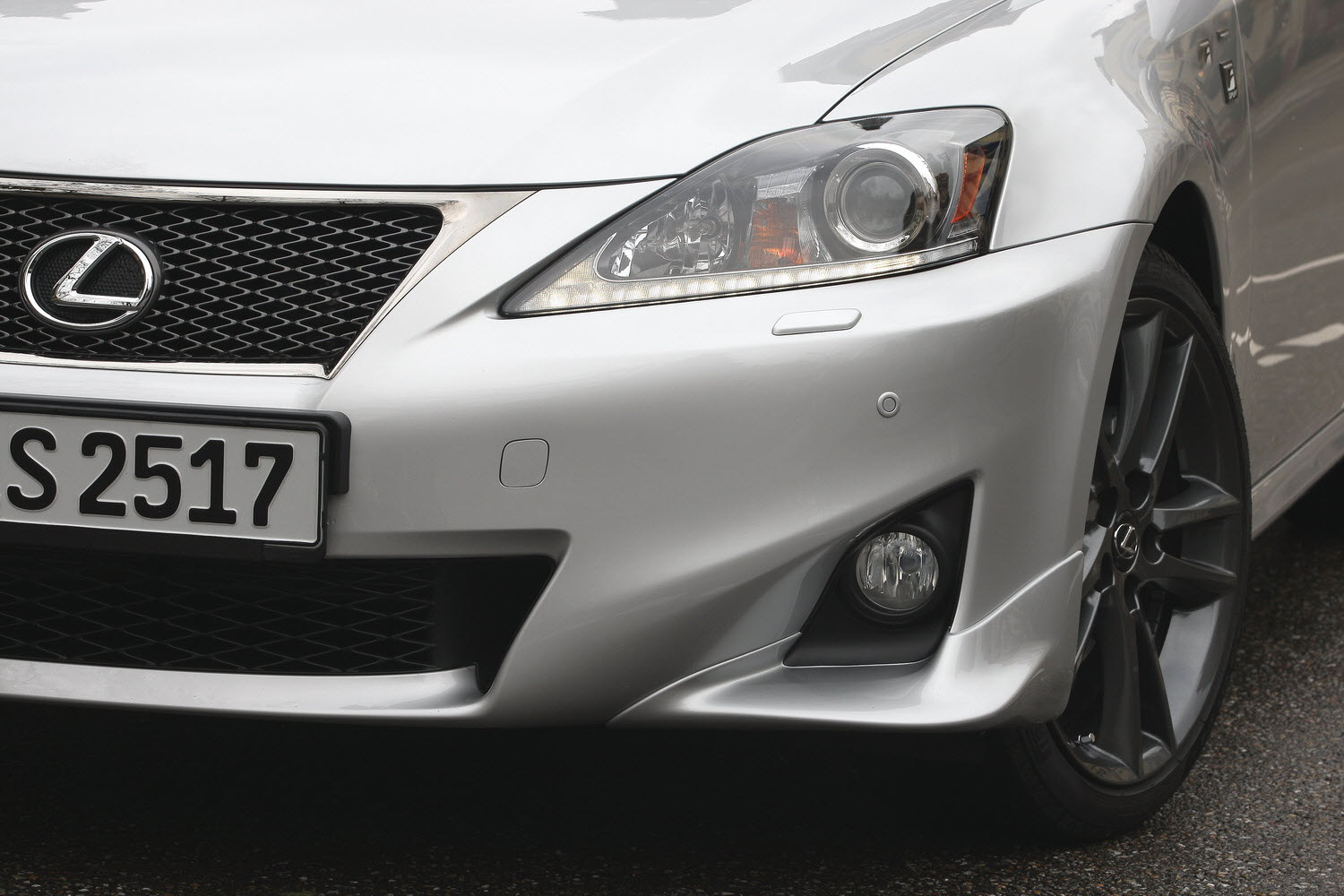 Lexus introduces IS 200D and 220D