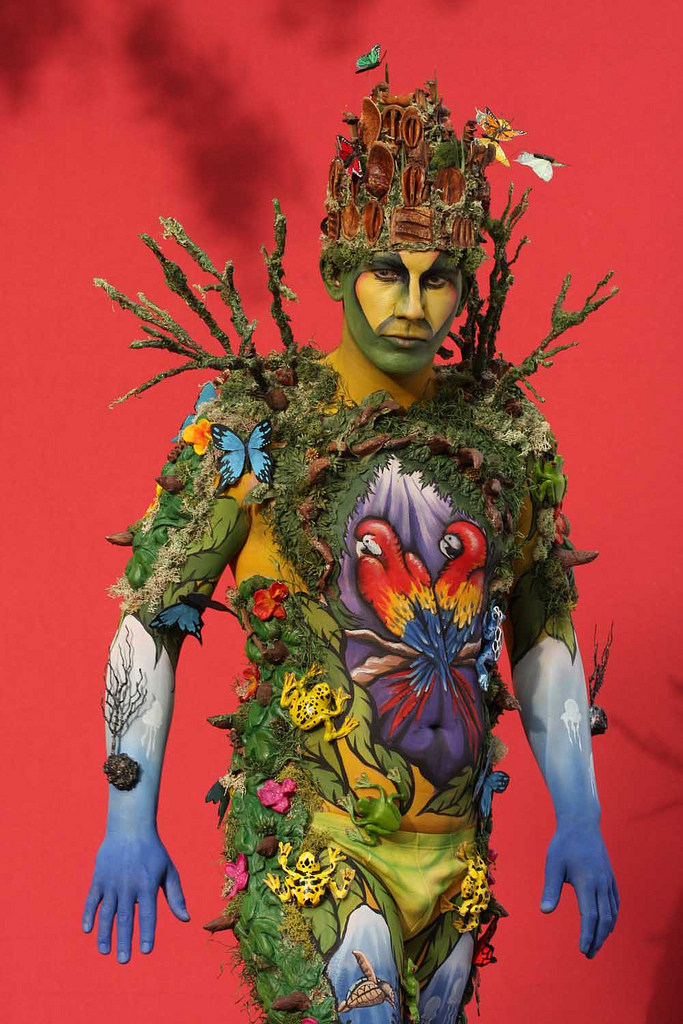 Kiwi's Angels: Parrot body painting