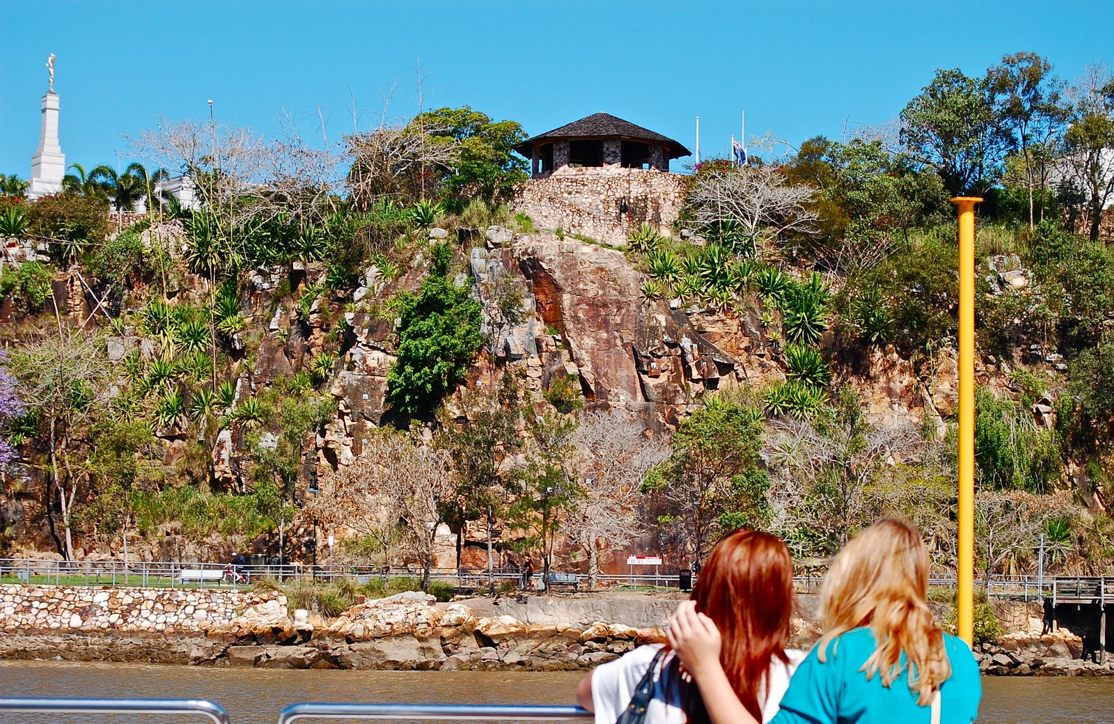 Brisbane Daily Photo : Checking out the cliffs at Kangaroo Point from ...