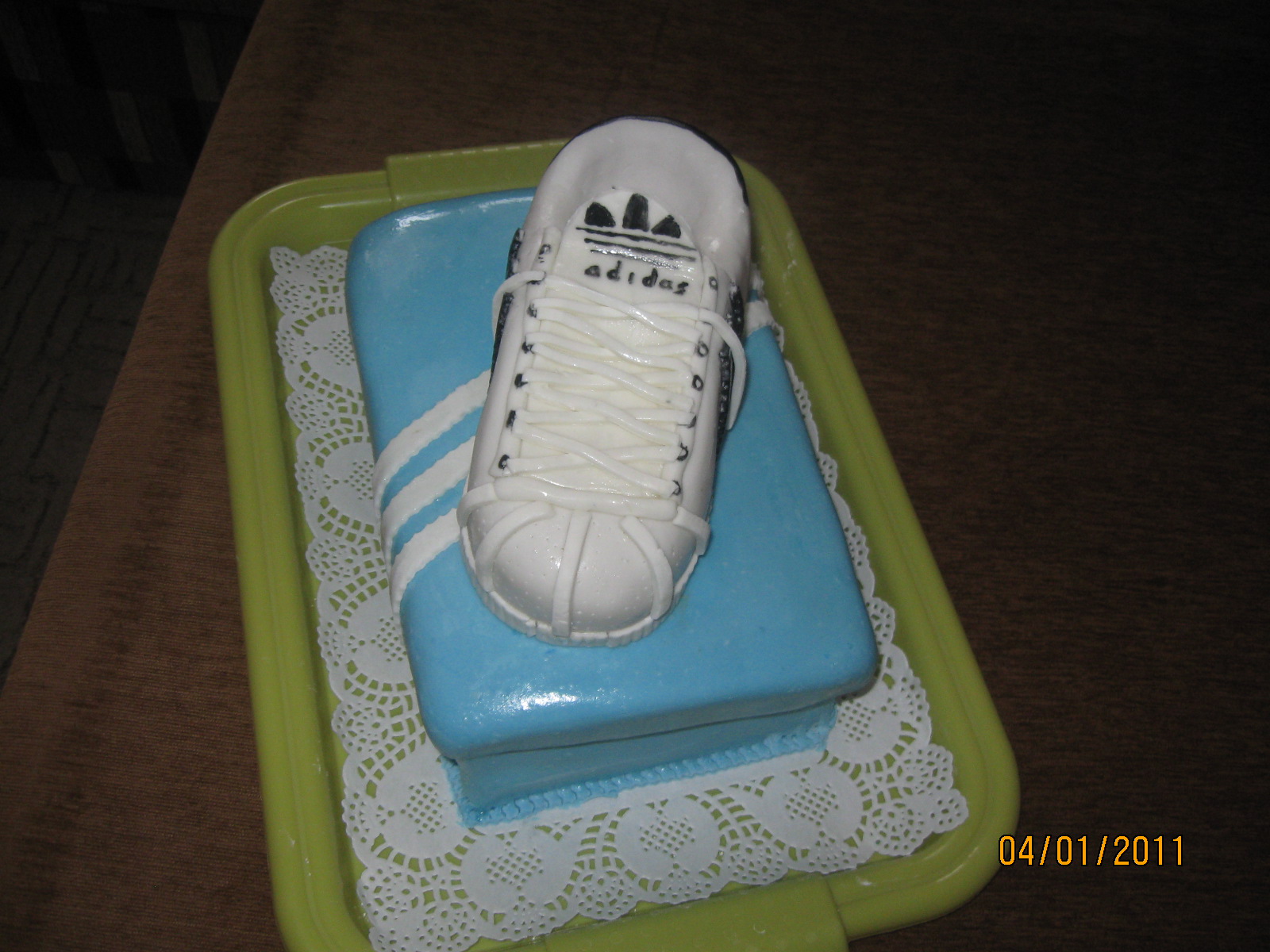 angitortai: Adidas cipő torta