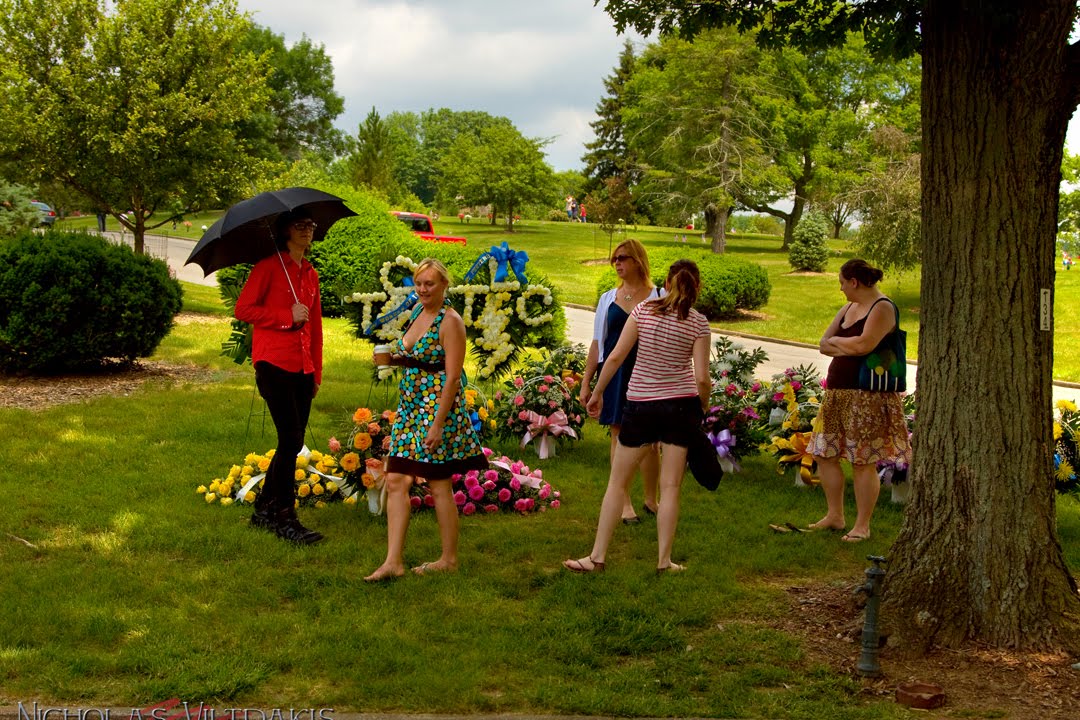 Photography from Nicholas Viltrakis: 053110 Memorial Day Gypsy Grave ...