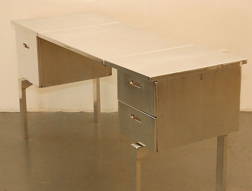 victoria thorne: the camp desk