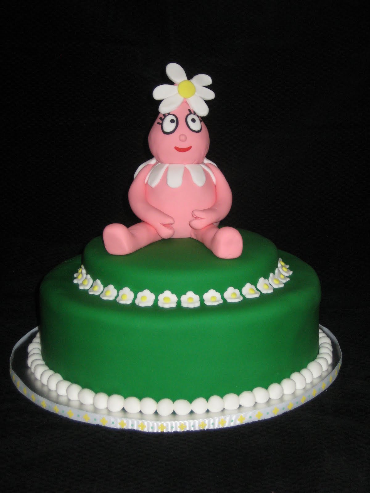 Taryne's Tasty Treats: "Foofa" - Yo Gabba Gabba Cake