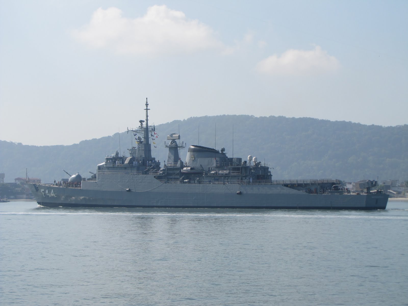 Navios em Santos: F44 Independência