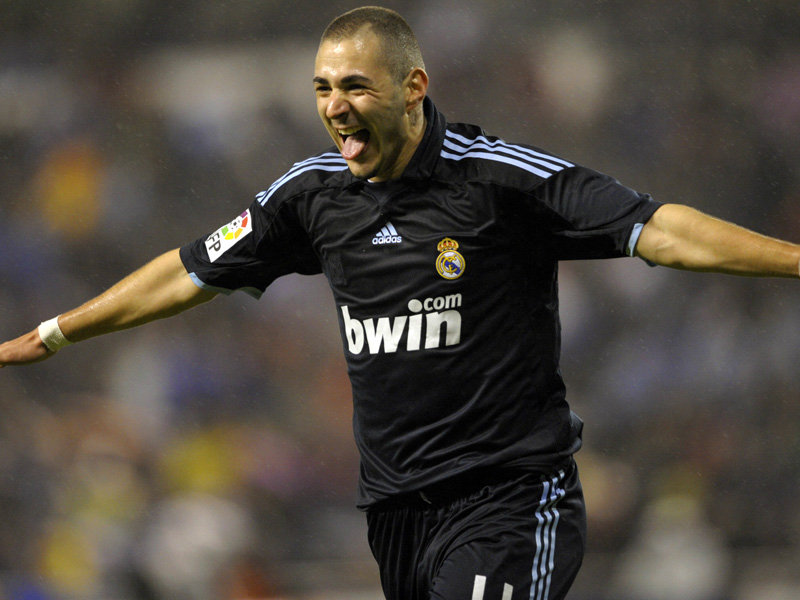 Foot Ball Player: Karim Benzema Football Pictures