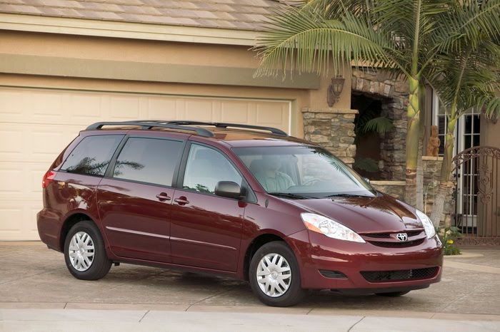 TOYOTA: 2011 Toyota Sienna