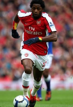 football player: Alex Song Football Pictures