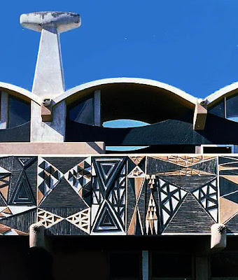 um gato deitado ao sol , Pancho Guedes - o leão que ri - Maputo