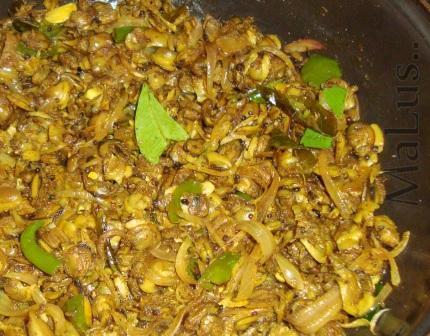 The Art Of CooKinG: Clams Masala (Kakka Erachi Masala)