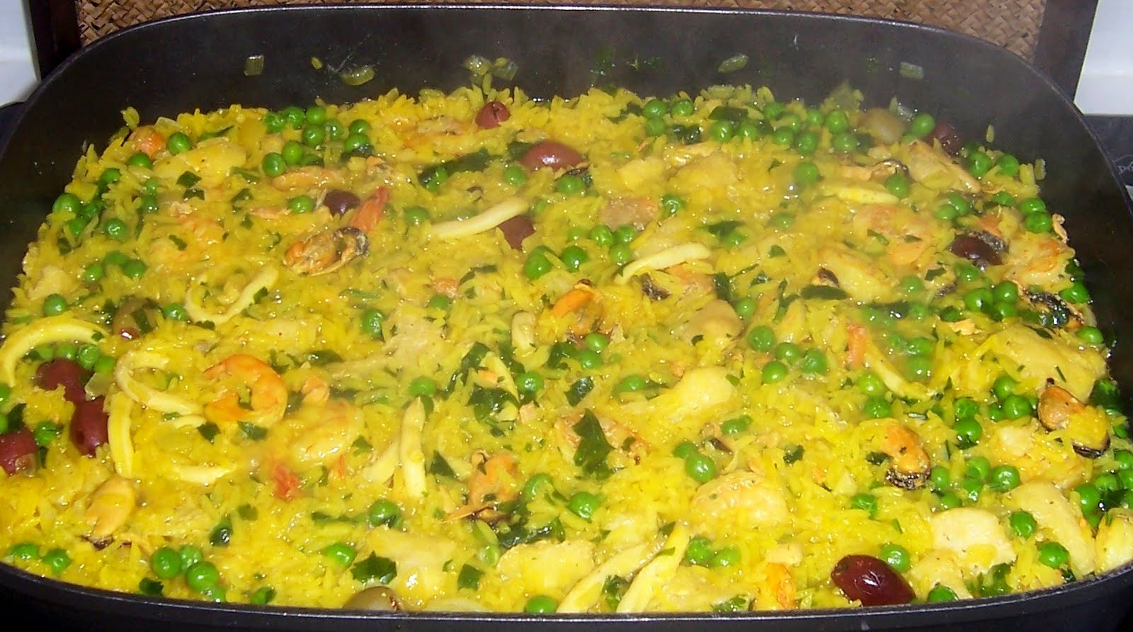 Around the World - in favorite recipes: Paella