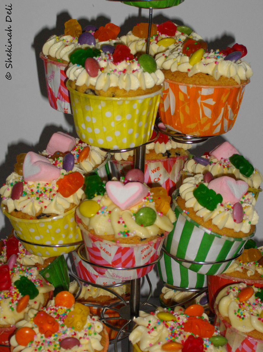 Shekinah Deli: Colourful cupcakes party tree