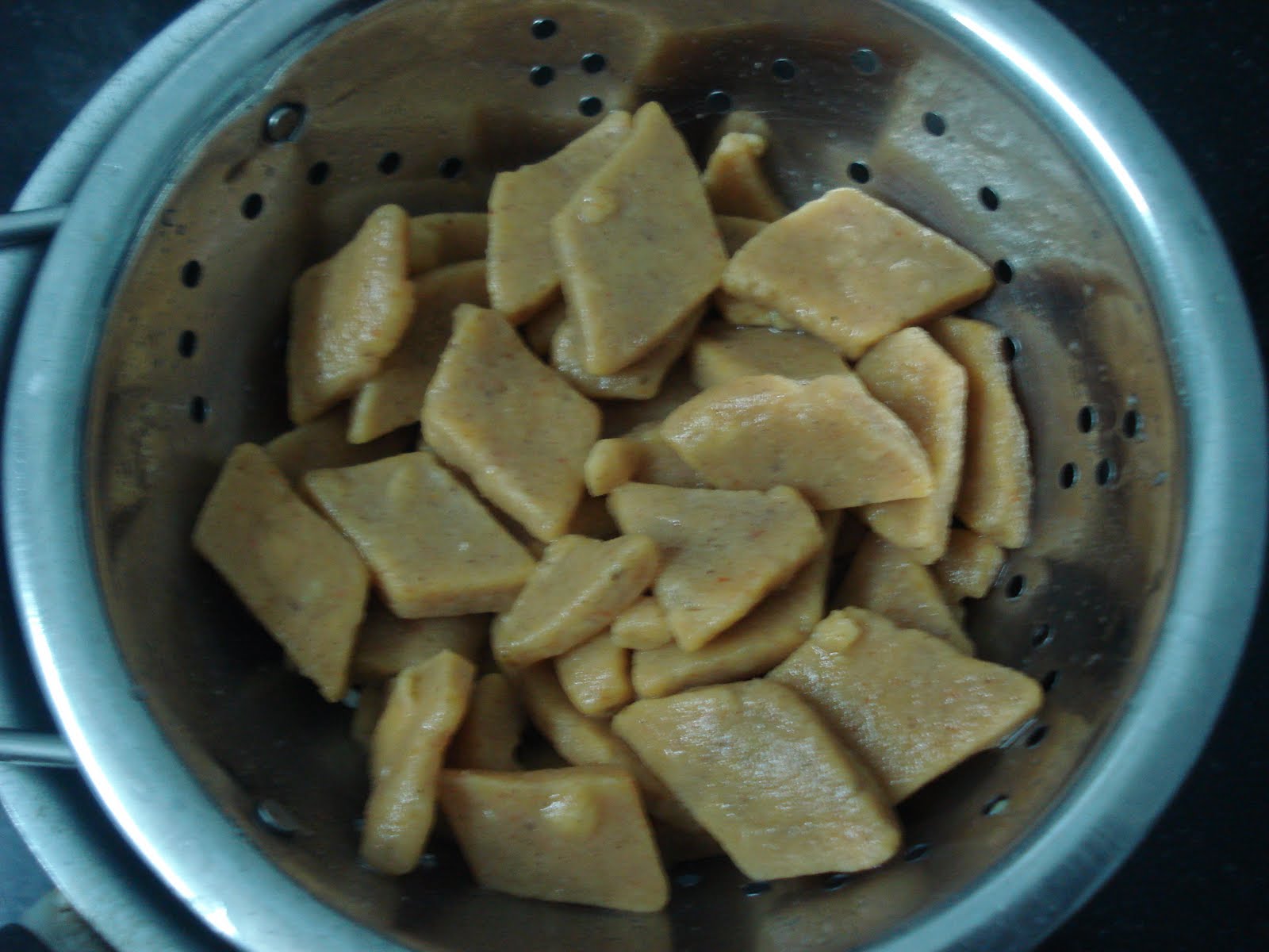 Uma cooks.......: Dal Dhokli with mutter