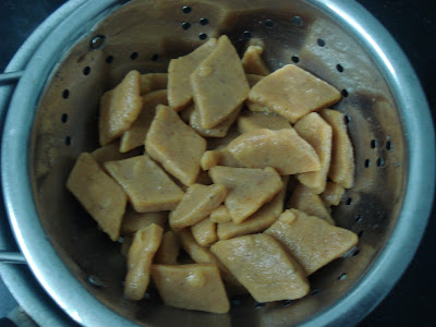 Uma cooks.......: Dal Dhokli with mutter