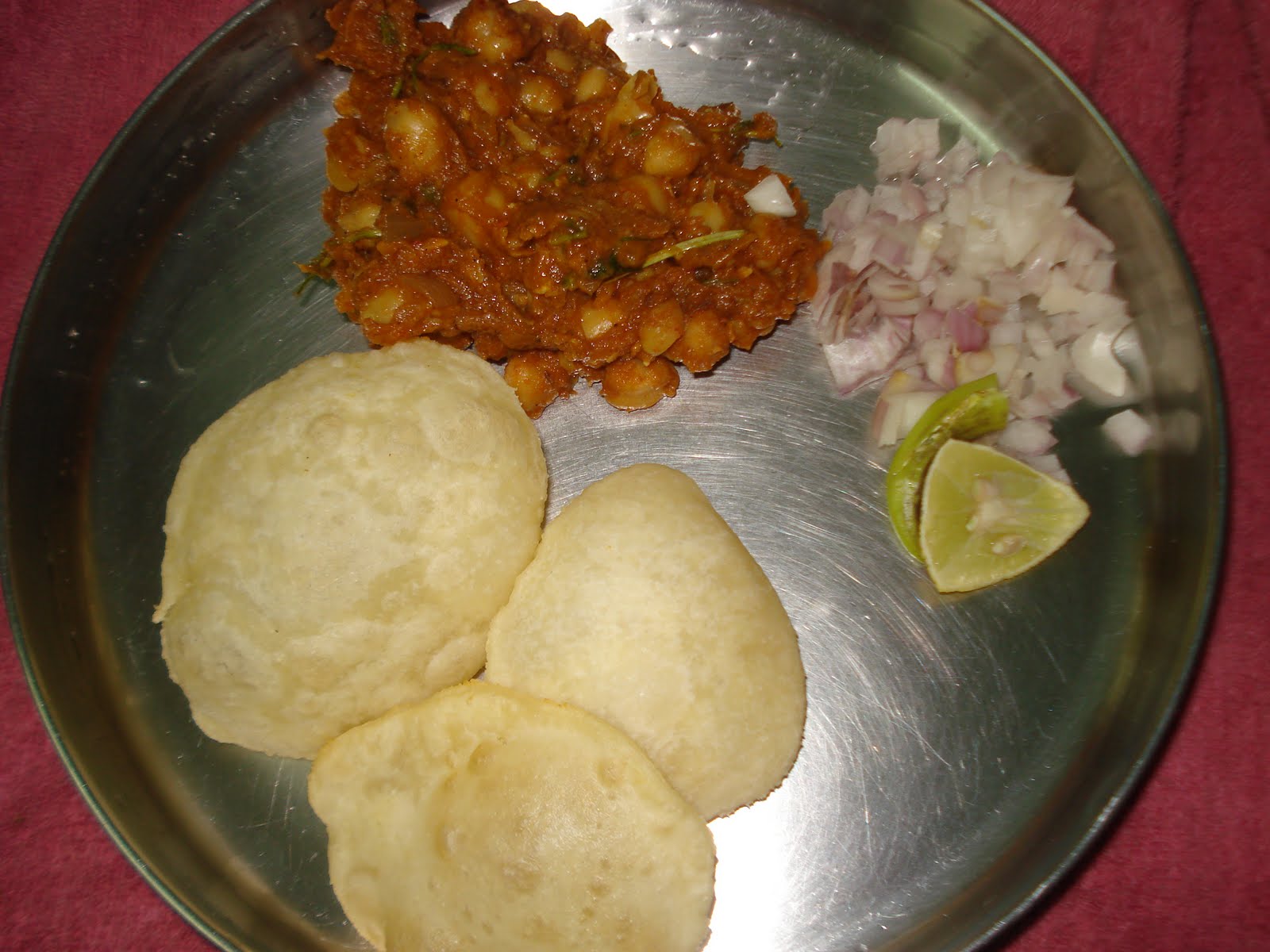 Uma cooks.......: Chana Batura
