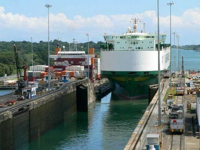 PONTO A PORTO: O CANAL DO PANAMÁ E OS NAVIOS TIPO “PANAMAX”: O presente ...