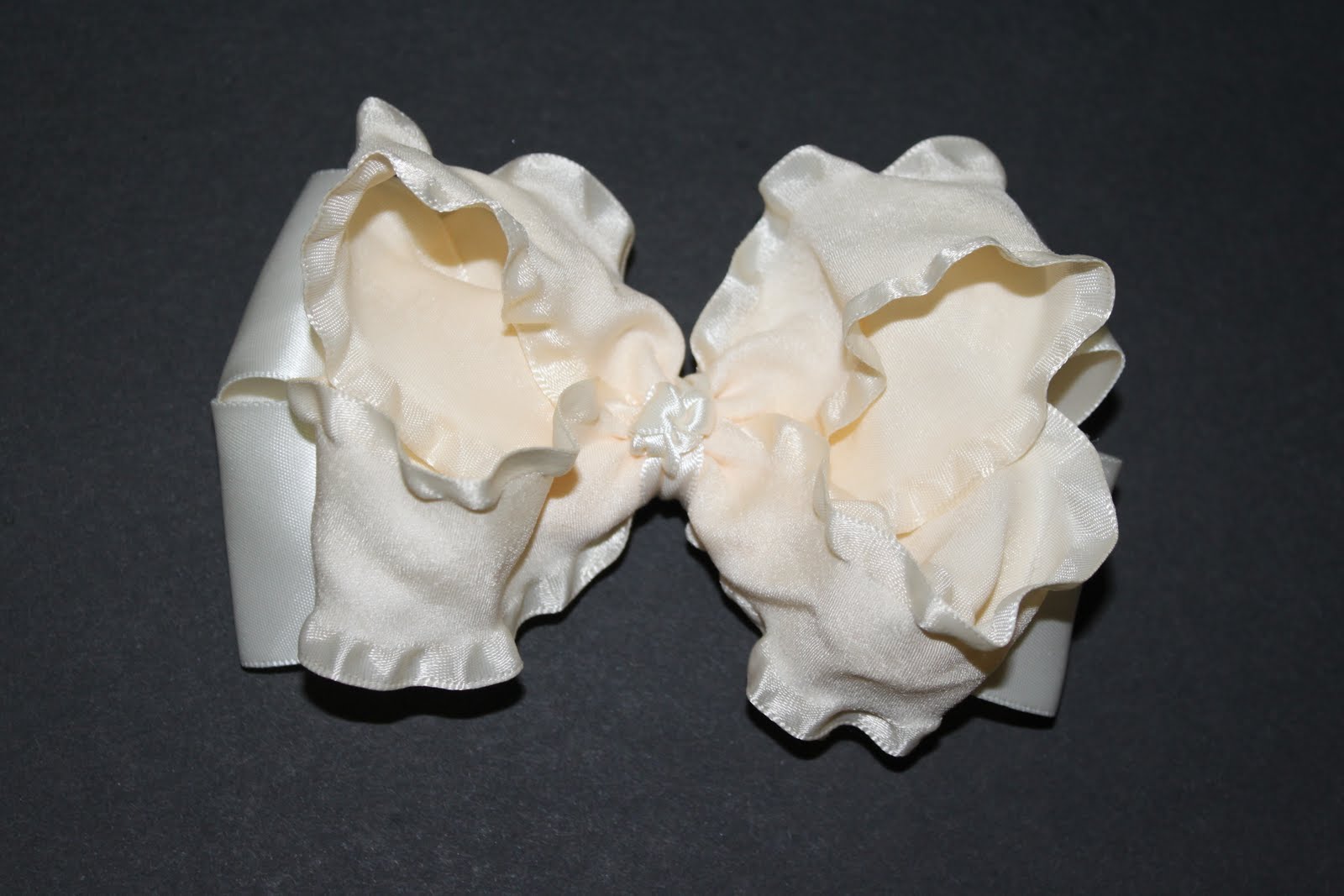Precious Treasures Bowtique: Double Ruffle Double Bows!