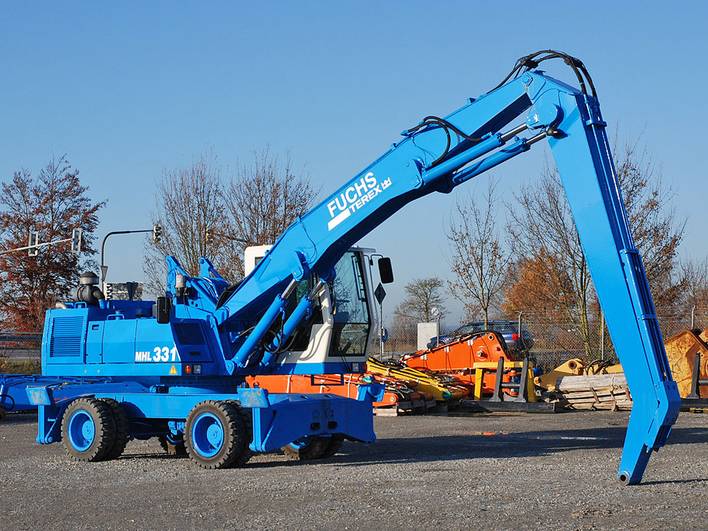 EXCAVATOR INDUSTRIAL Fuchs MHL 331 manipulare materiale fier vechi din ...
