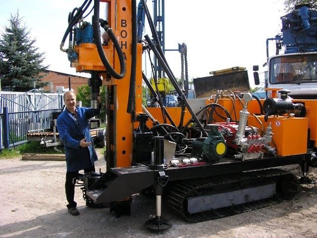 INSTALATIE DE FORAJ PUTURI PENTRU APA BOHAK KL 150-200m utilaj forare ...