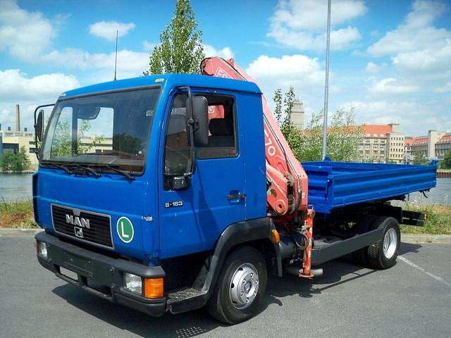 Camion Basculanta cu macara second hand de vanzare MAN 8.163 1997 21. ...
