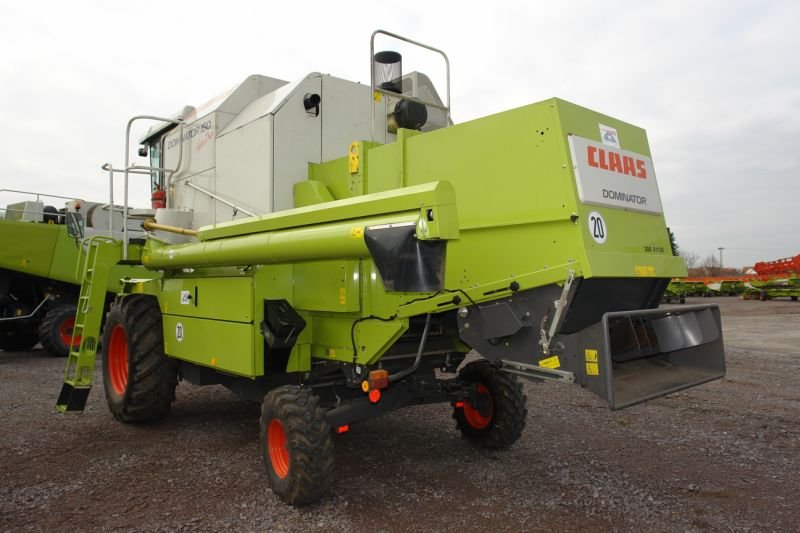 COMBINA CLAAS DOMINATOR 150 de vanzare combine claas 2009 315ore 82.000 ...