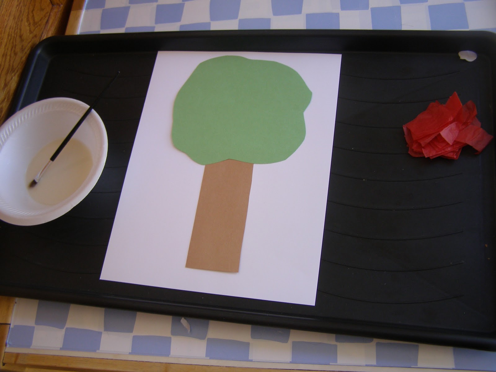 (Home)School of the Blogosphere: Tissue Paper Apple Tree