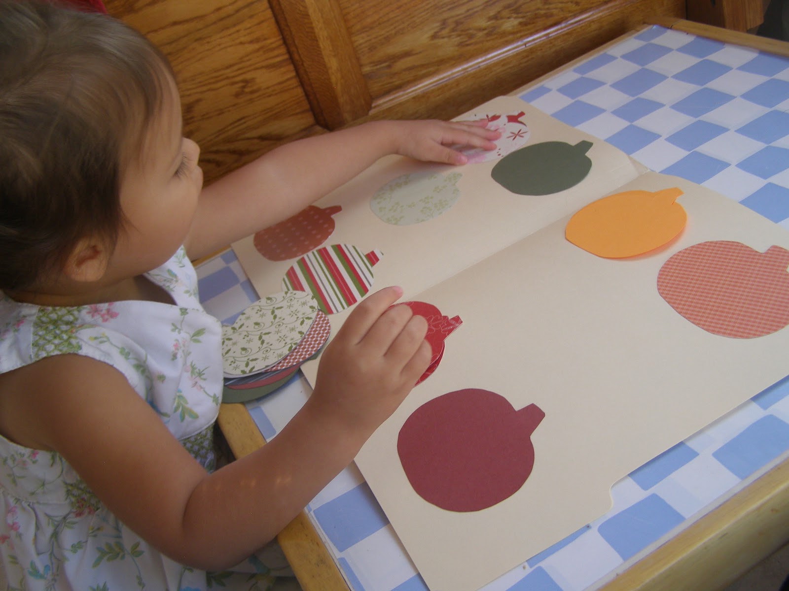 (Home)School of the Blogosphere: Pattern Matching File Folder Game