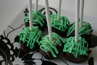 Red Velvet Armadillo: Shamrock Cake Pops