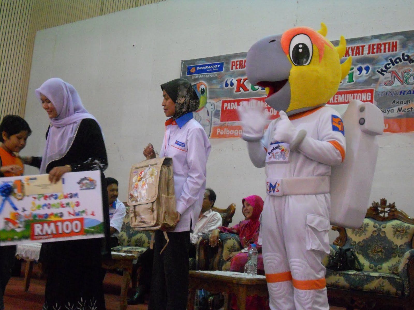 BLOG SK JABI: MINI KARNIVAL, PERTANDINGAN MEWARNA ANJURAN BANK RAKYAT