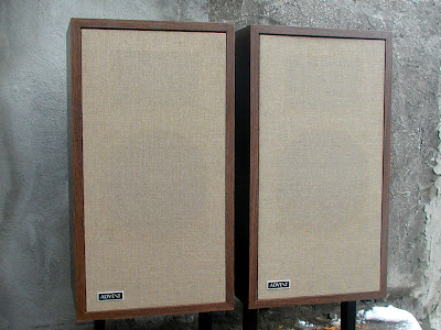 SEVENTIES STEREO: New Advent Loudspeaker Photos