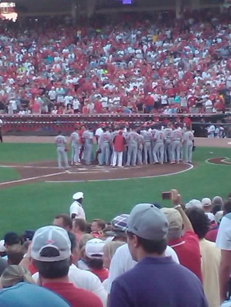 Its Never Sunny in Cincinnati: Reds-Cardinals Fight: First Inning Hug ...