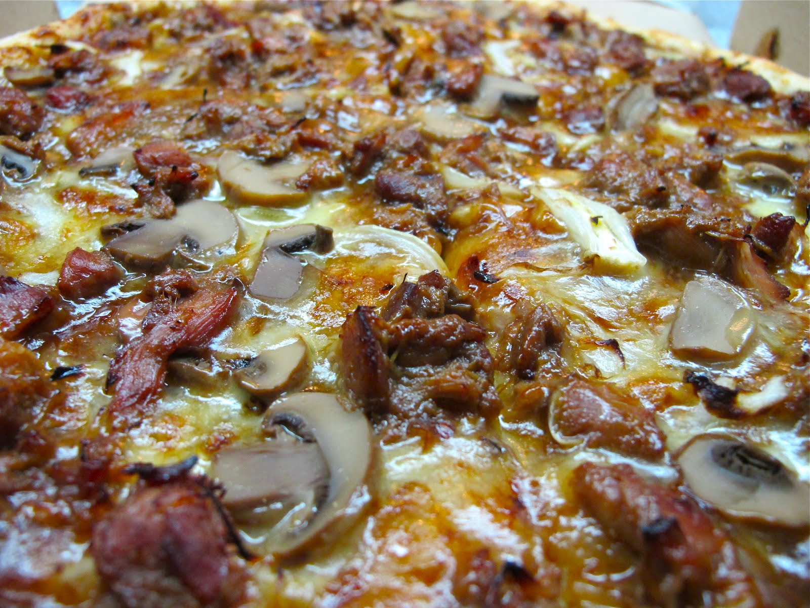 GOURMET KITSCHEN: Restaurant Review: Angel's Pizza Pasta Combo