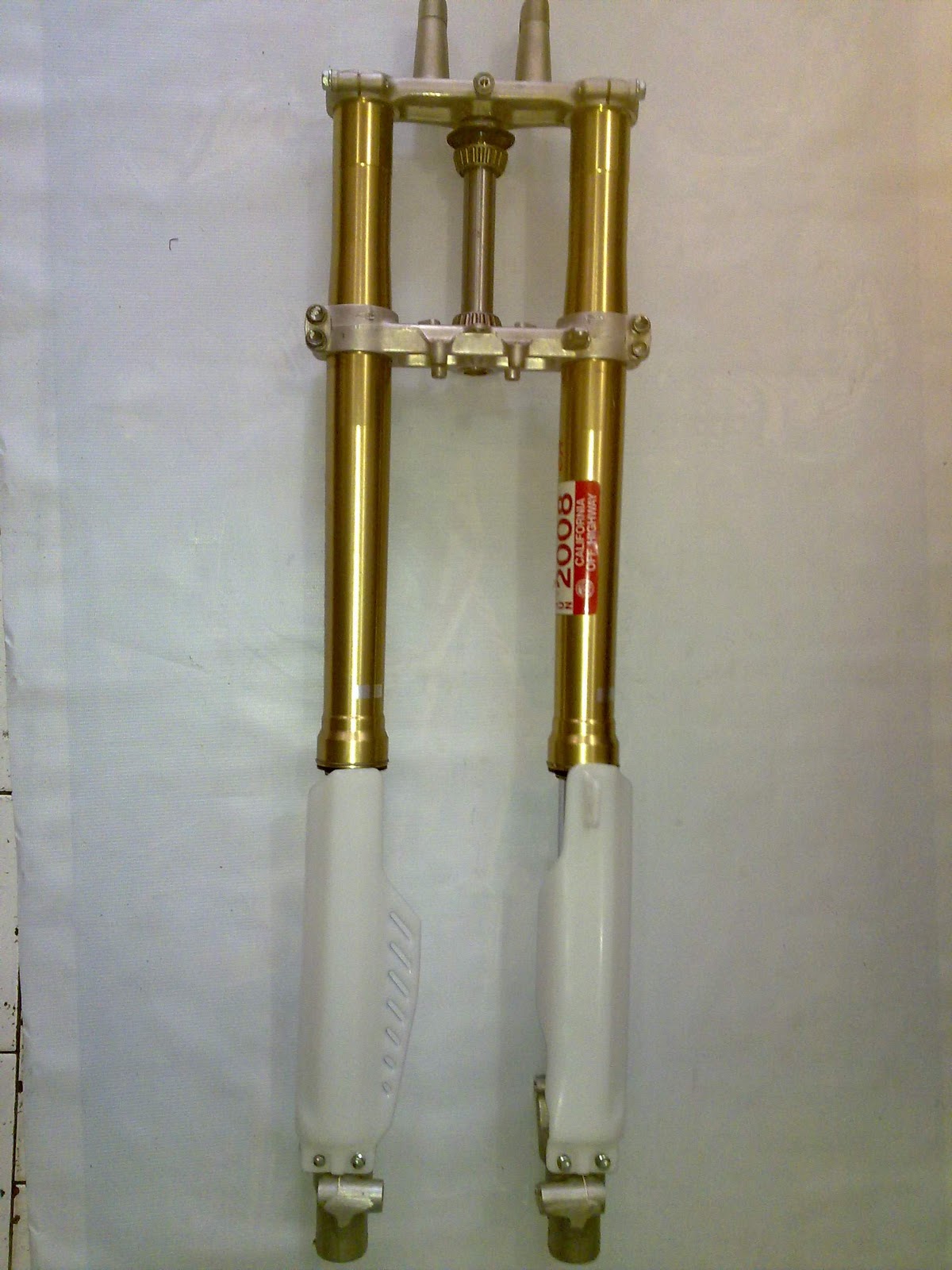 dgb motor kediri: shock depan CRF