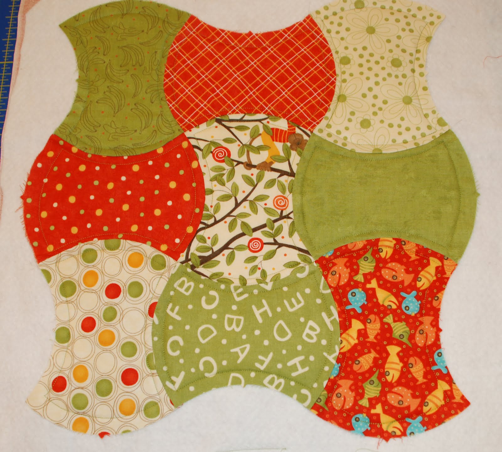 Spun Sugar Quilts: Apple Core Table Runner Tutorial using the GO! Cutter