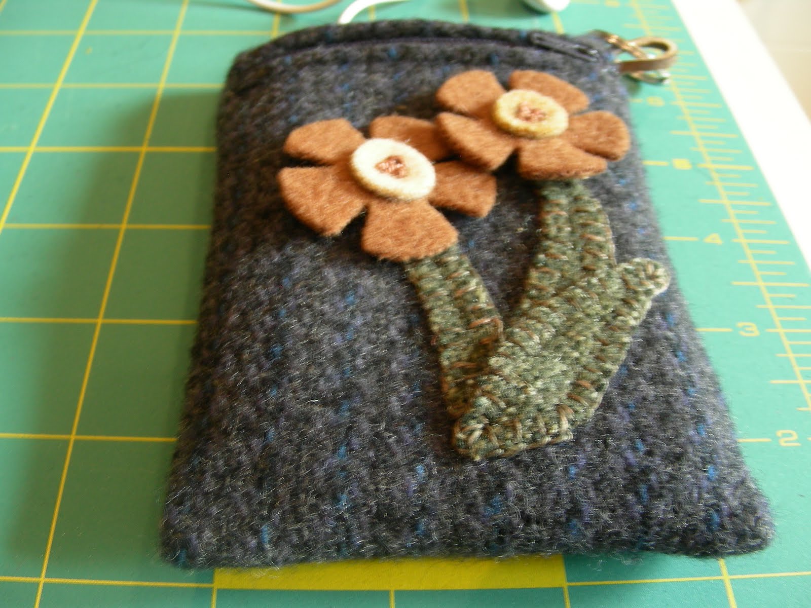 Penny Rugs and More: iPod Penny Purse