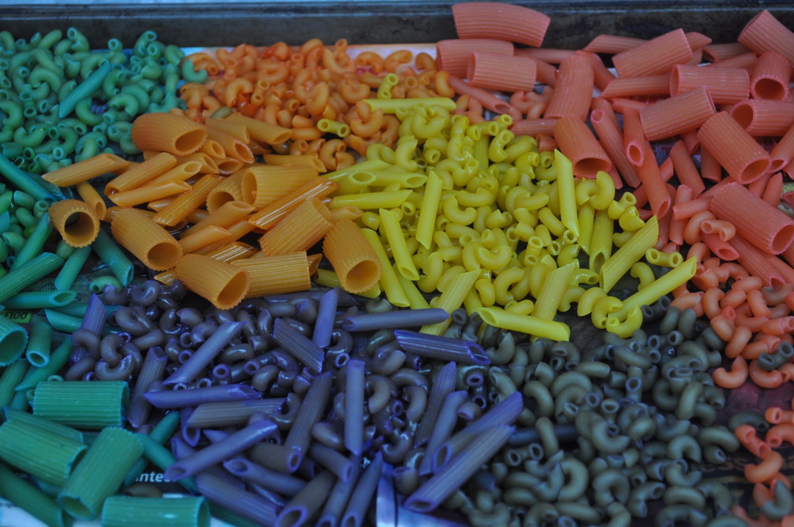 Loopeeeee: Coloured Pasta