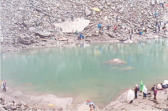 Roopkund - Skeleton Lake | chandra's stumbles