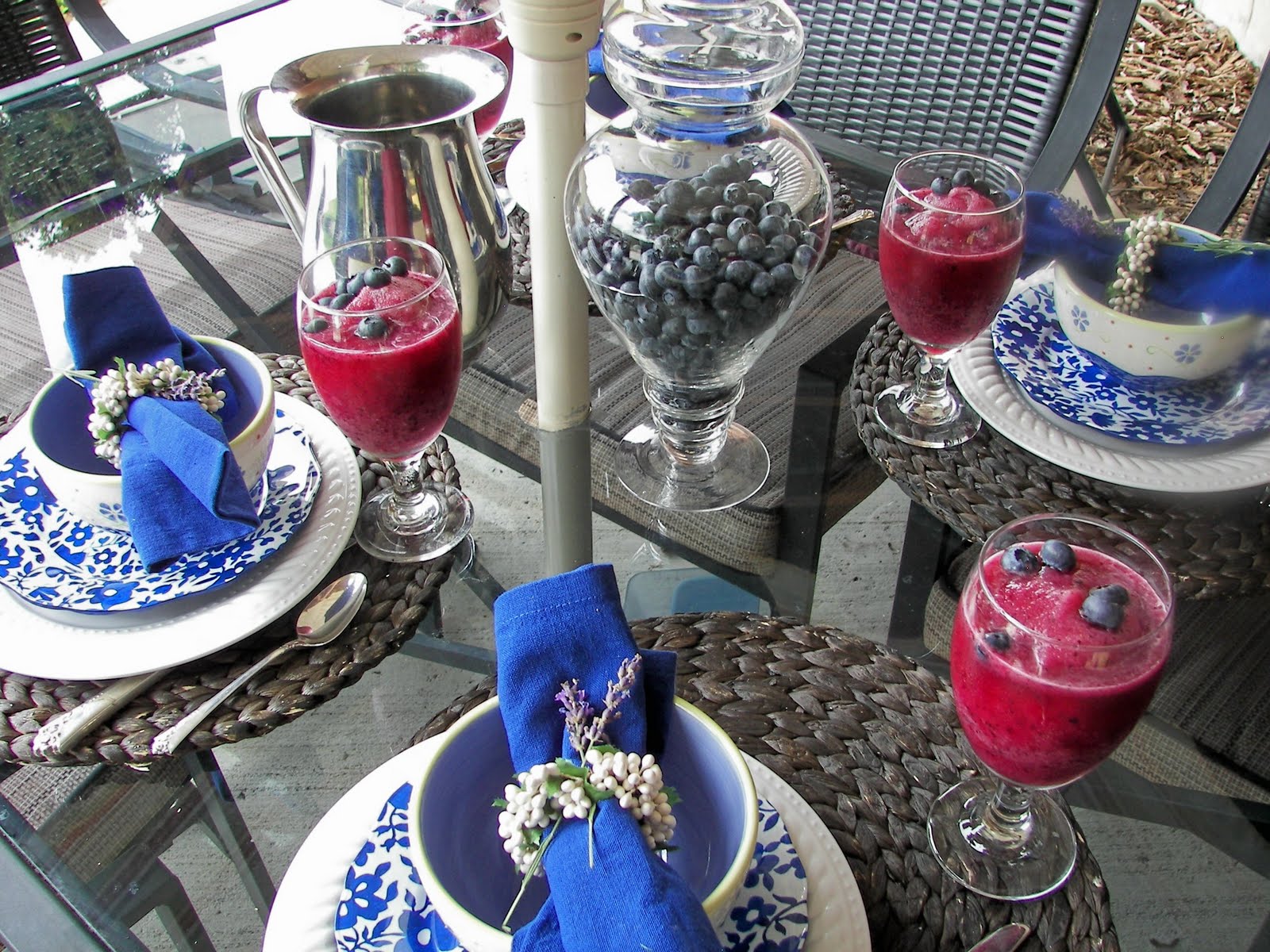 Red Couch Recipes: Blueberry Tablescape/Blueberry Lemonade Slushie