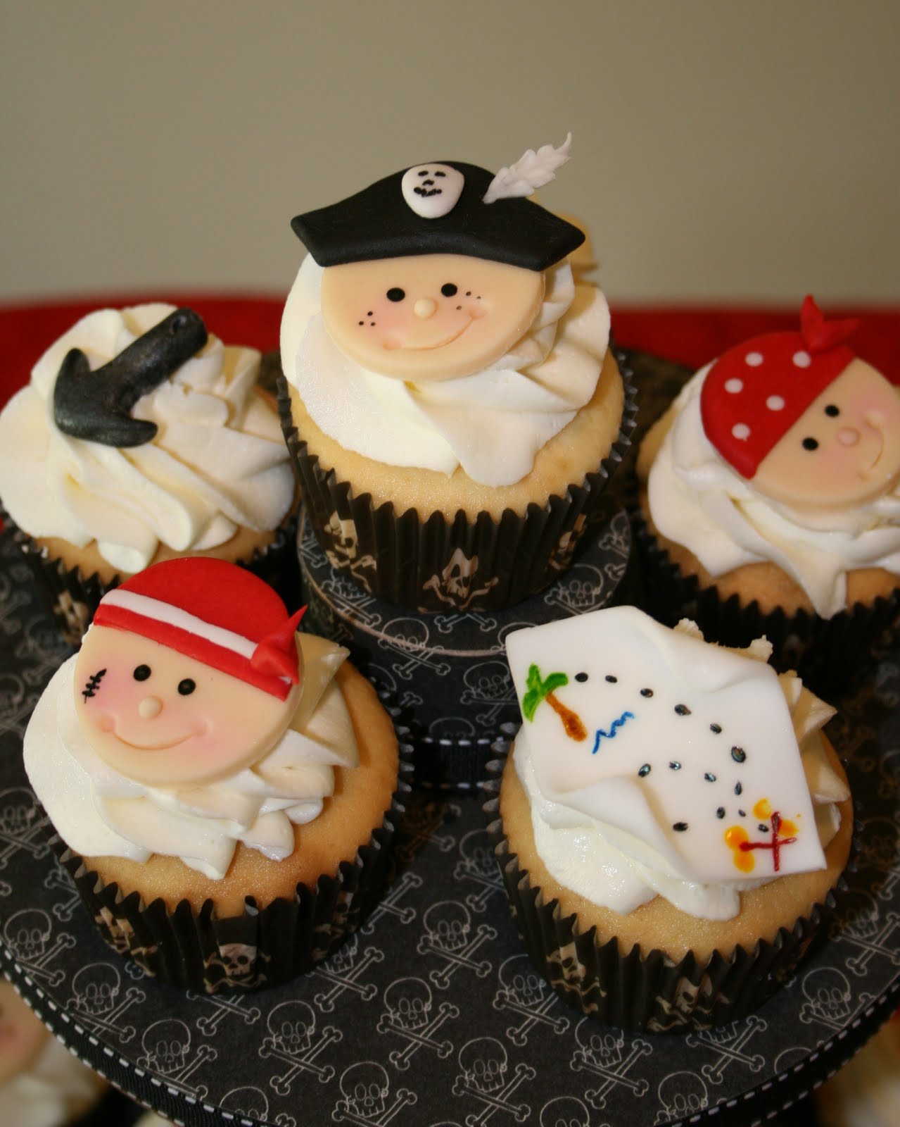 Sweet Elegance: My first Tutorial! Pirate Cupcakes and Display