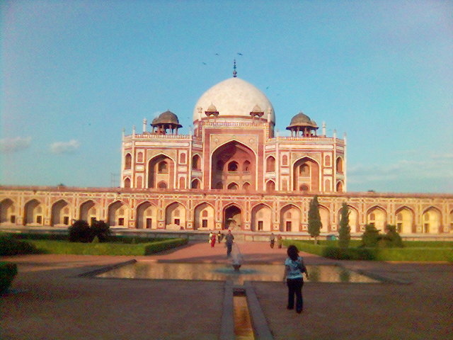 Humayun : The Fugitive Mughal Emperor