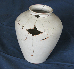 TeropongSkop: Broken vase