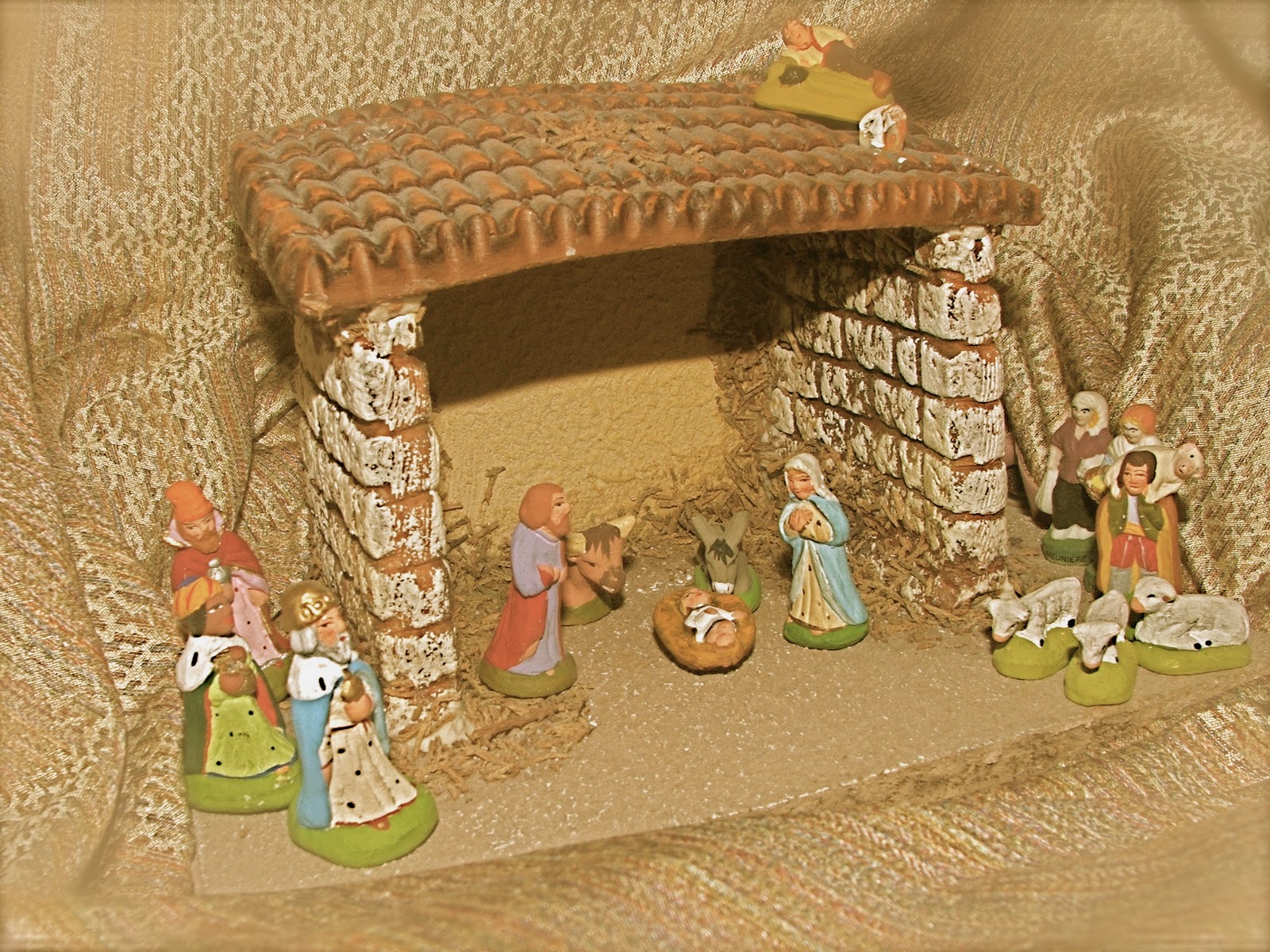 Artfully Caroline: La Creche Provencale - Provence style nativity