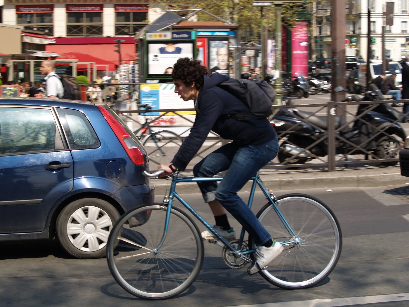 Un Cycliste Parisien / A Parisian Cyclist: Pignon fixe / Fixie Riders!