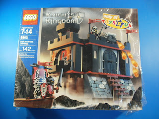 Toy A Day: #344 of 365 Lego 8802 Dark Fortress Landing