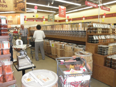 Fresh & Easy Buzz: A Pictorial Look Inside Smart & Final's First ...