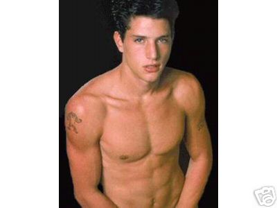 THE QUEEN PINK DIAMOND: simon rex