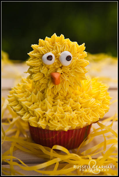 Ingrid's Adventures in Baking and Cake Decorating: Crazy Chicken Cupcakes!